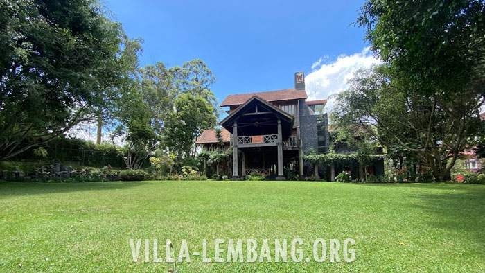 Villa Besar di Lembang untuk Keluarga Besar 30 Orang